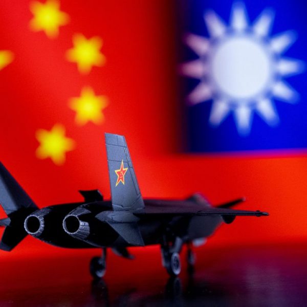 Finian Cunningham: China Should Take Control of Taiwan to Avoid Ukraine ...